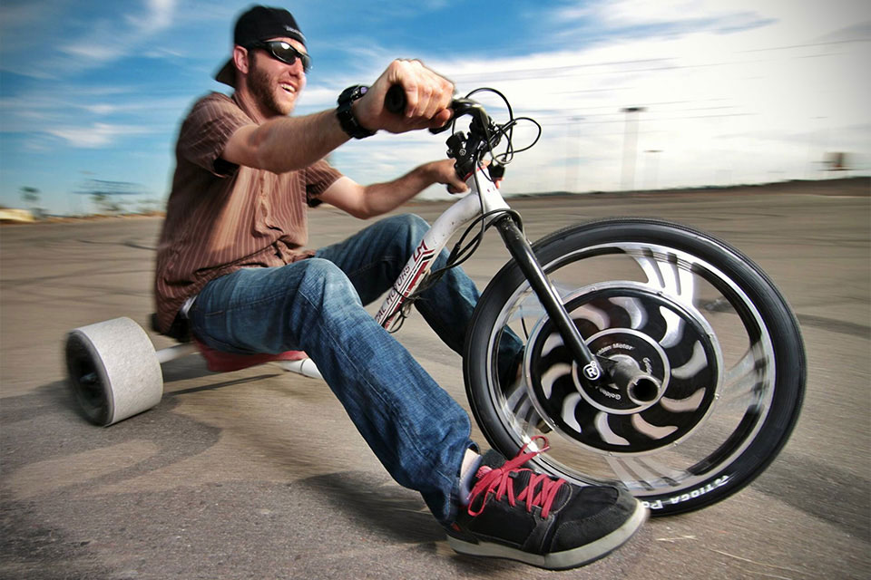 Электрический трицикл Verrado Electric Drift Trike для любителей дрифтинга